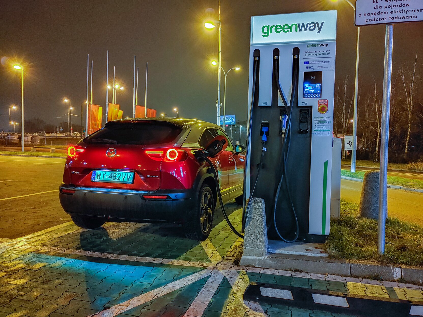 GreenWay Polska umawia się z Europark. Będzie więcej ładowarek - Automotyw