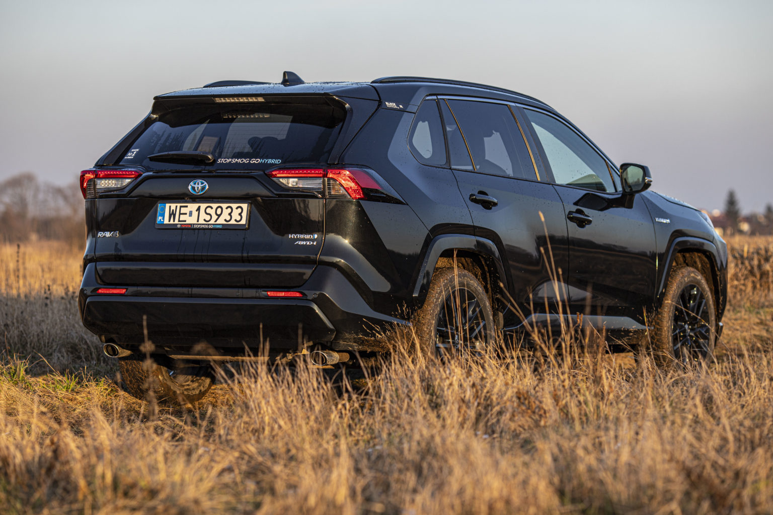 Test. Toyota RAV4 Black Edition by JBL. SUV, hybryda i trochę błota ...