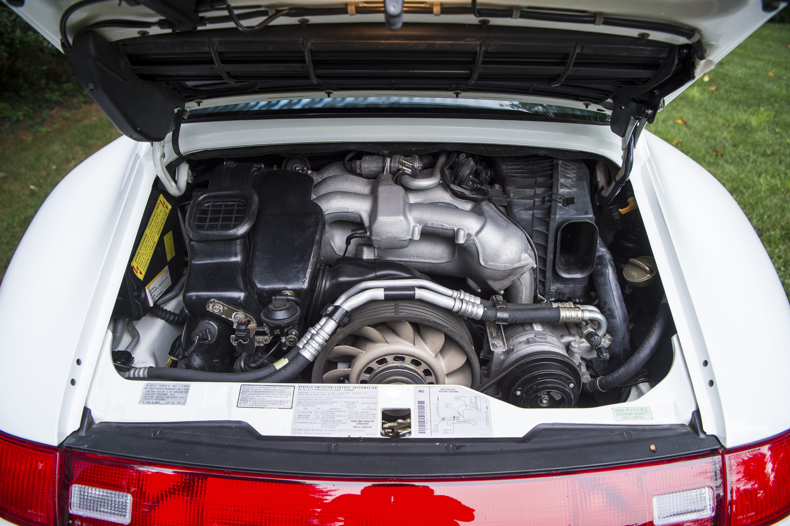 Porsche 911 993. Poradnik kupującego i biblia fana - Automotyw