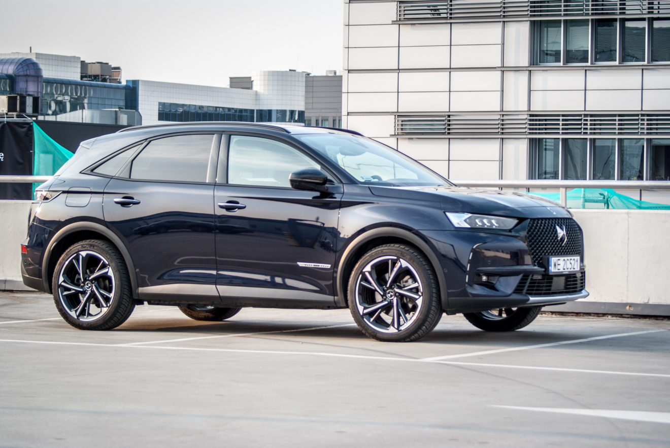 Test. DS 7 Crossback E-Tense 300 4x4 Louvre - auto godne Macrona ...