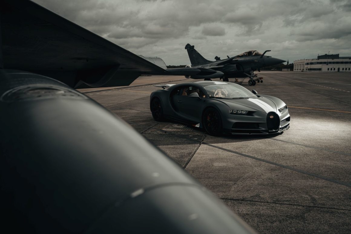 Co jest szybsze - samochód, czy samolot? Bugatti Chiron Sport vs ...