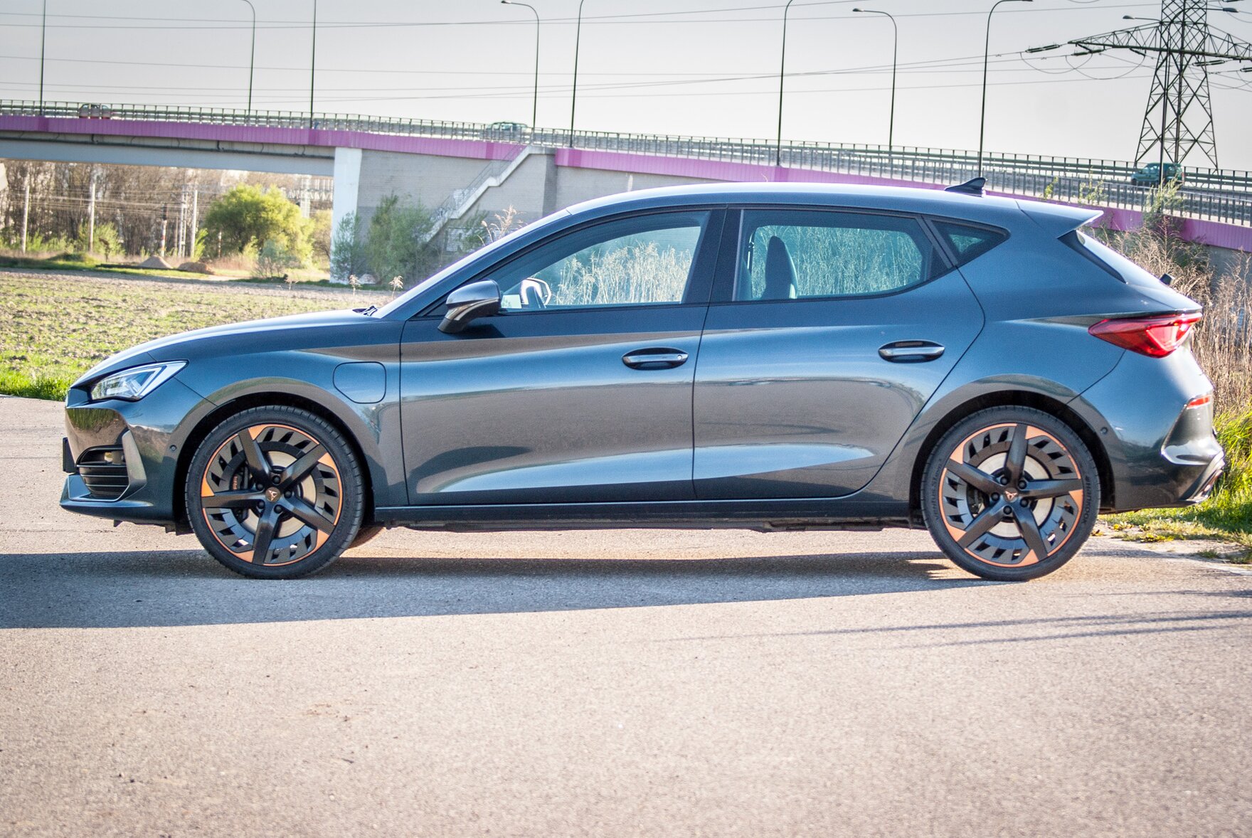 Test. Cupra Leon PHEV - hybrydowy hatchback, który jest całkiem "hot ...