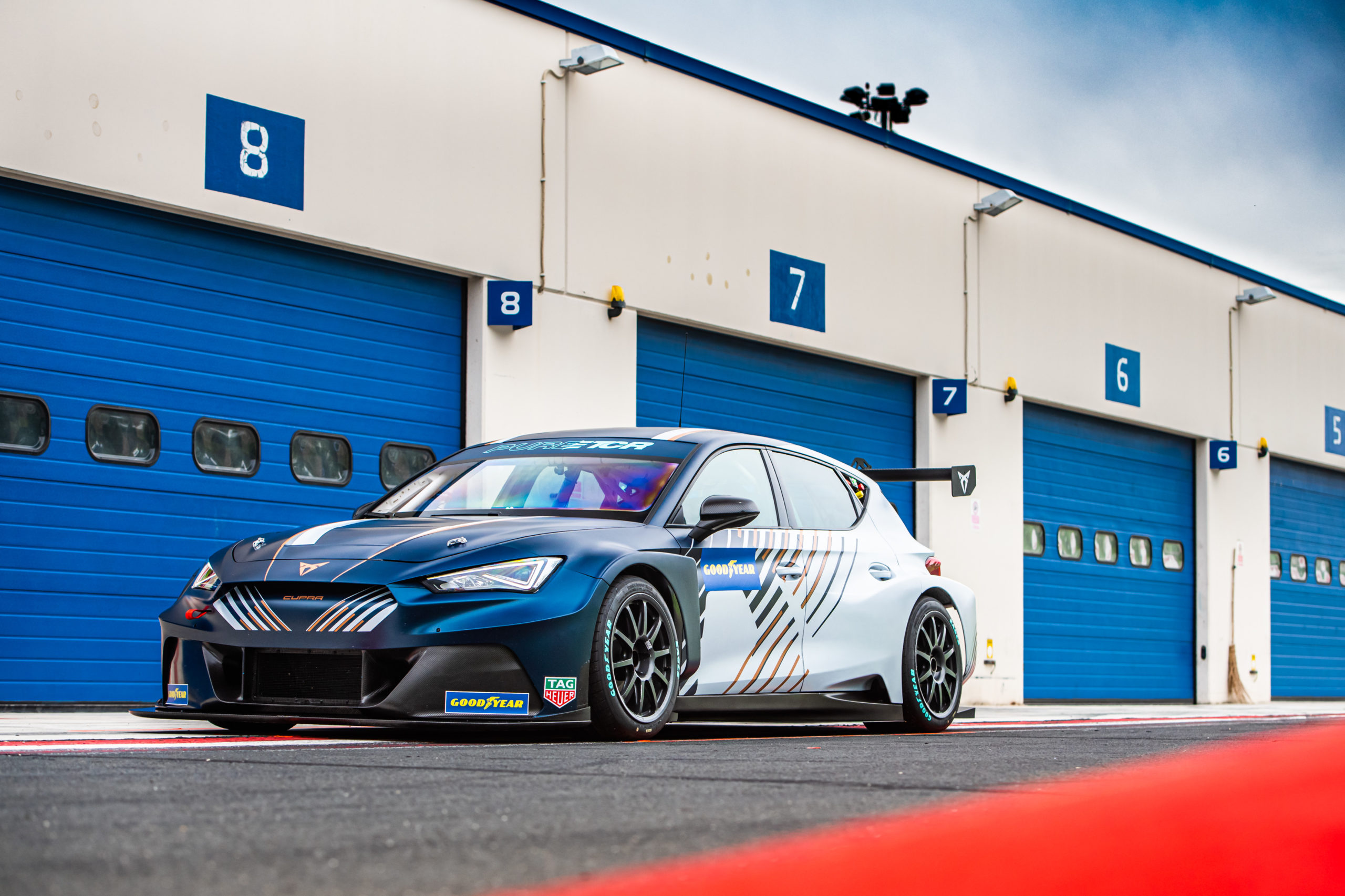 Cupra e-Racer ma 680 KM, 960 Nm i wyrusza na podbój nowej ligi ETCR ...