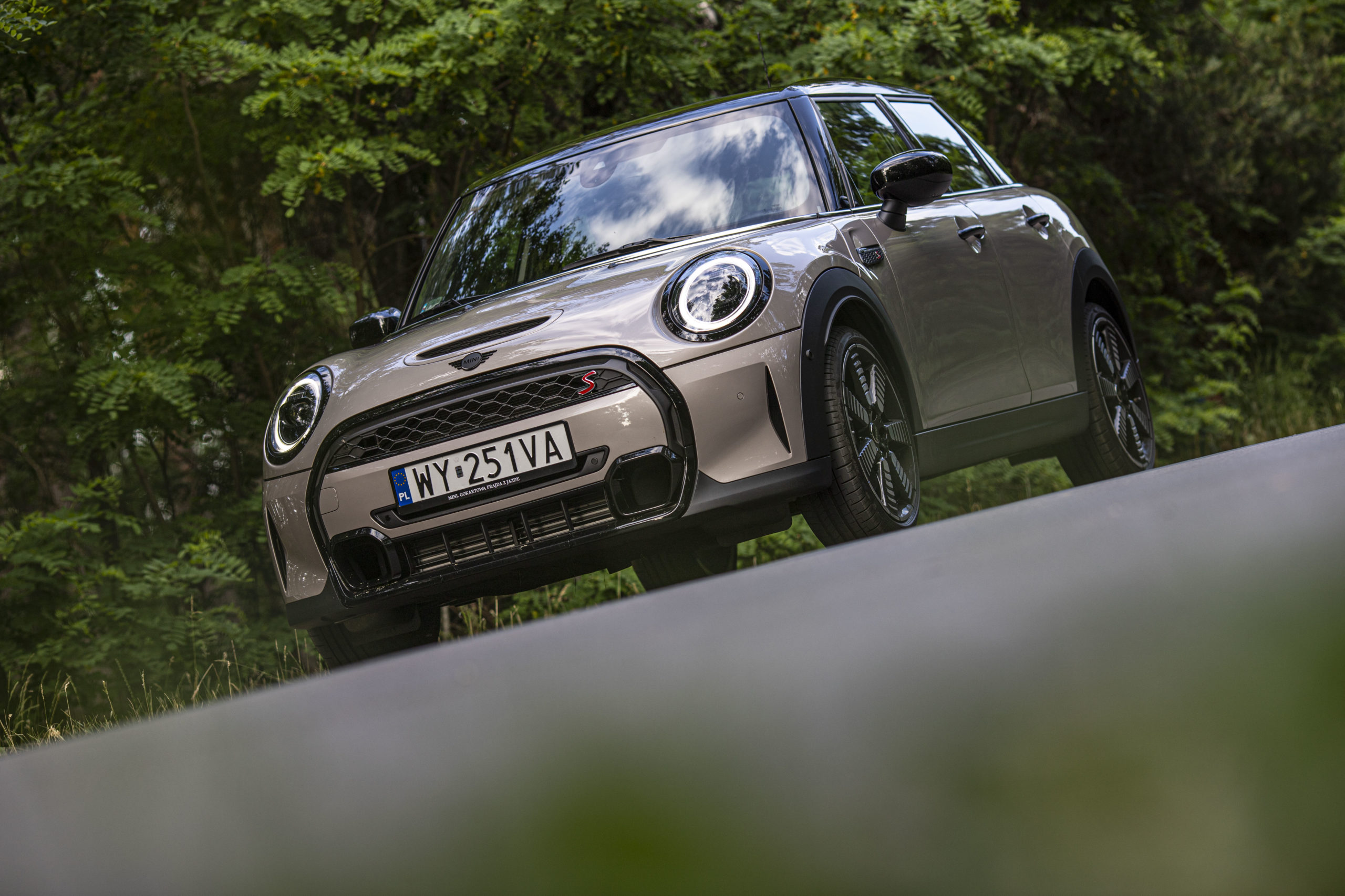 Mini Cooper S. Test. Hatchback inny niż wszystkie - Automotyw