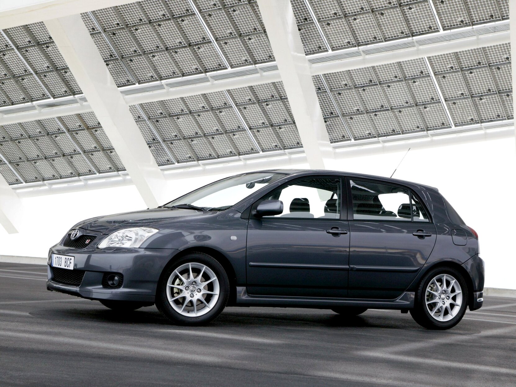 Jaki kompakt za 15000 zł z pancernym benzyniakiem? To wymierający ...