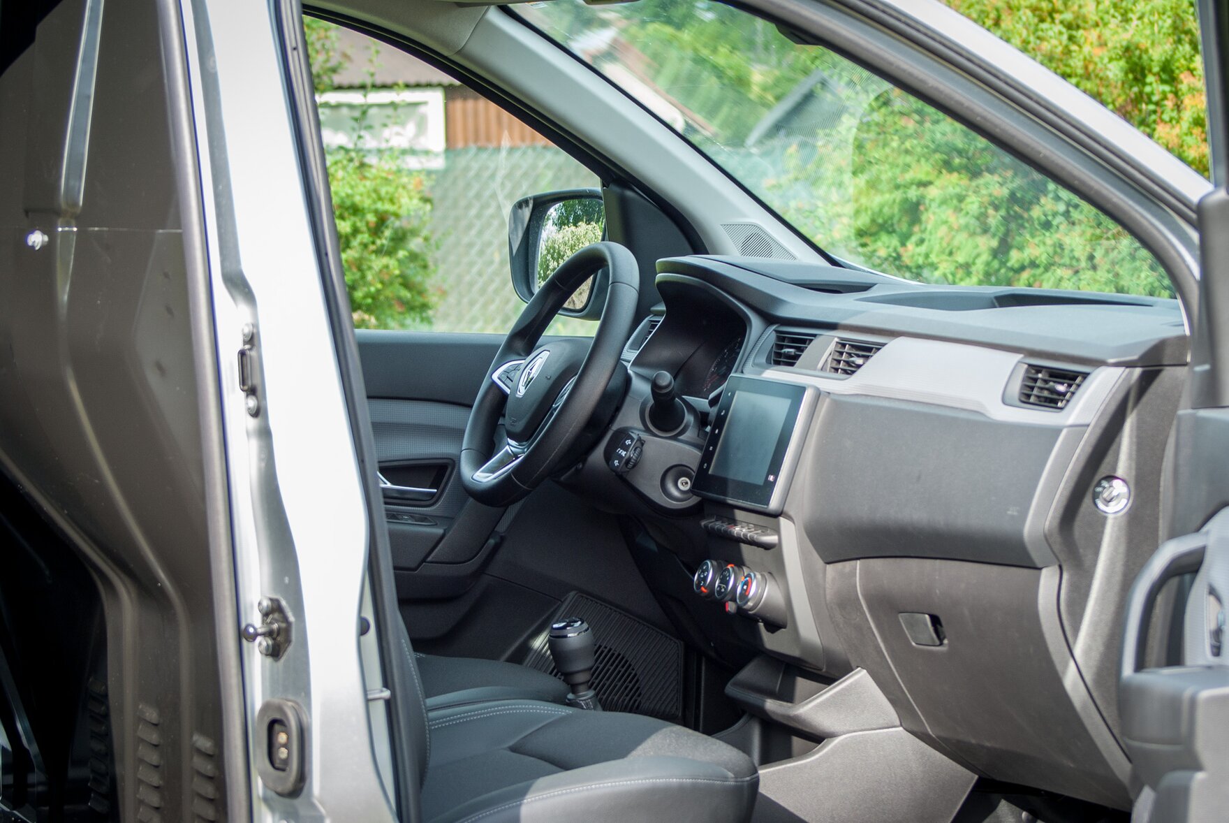 Renault Express Van - użytkowy i użyteczny. Test - Automotyw