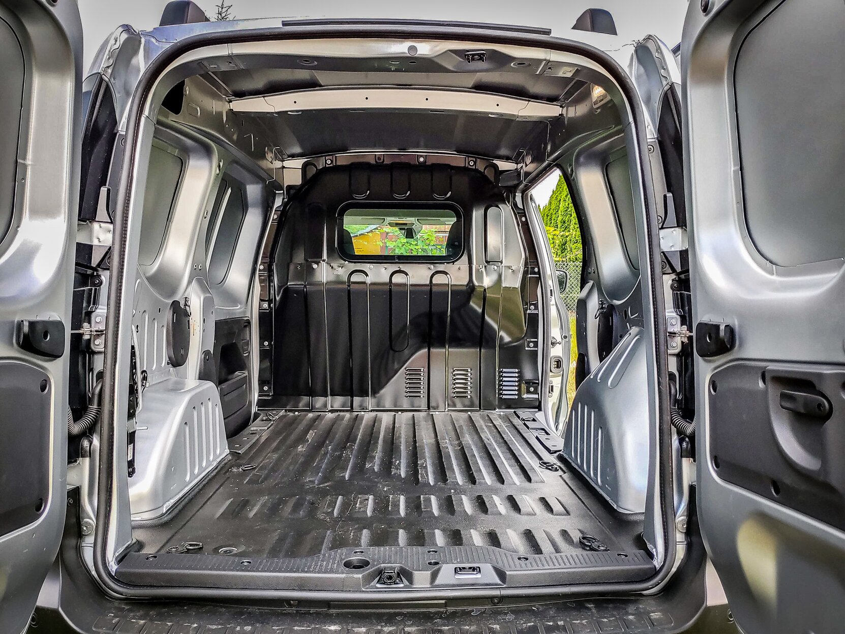 Renault Express Van - użytkowy i użyteczny. Test - Automotyw