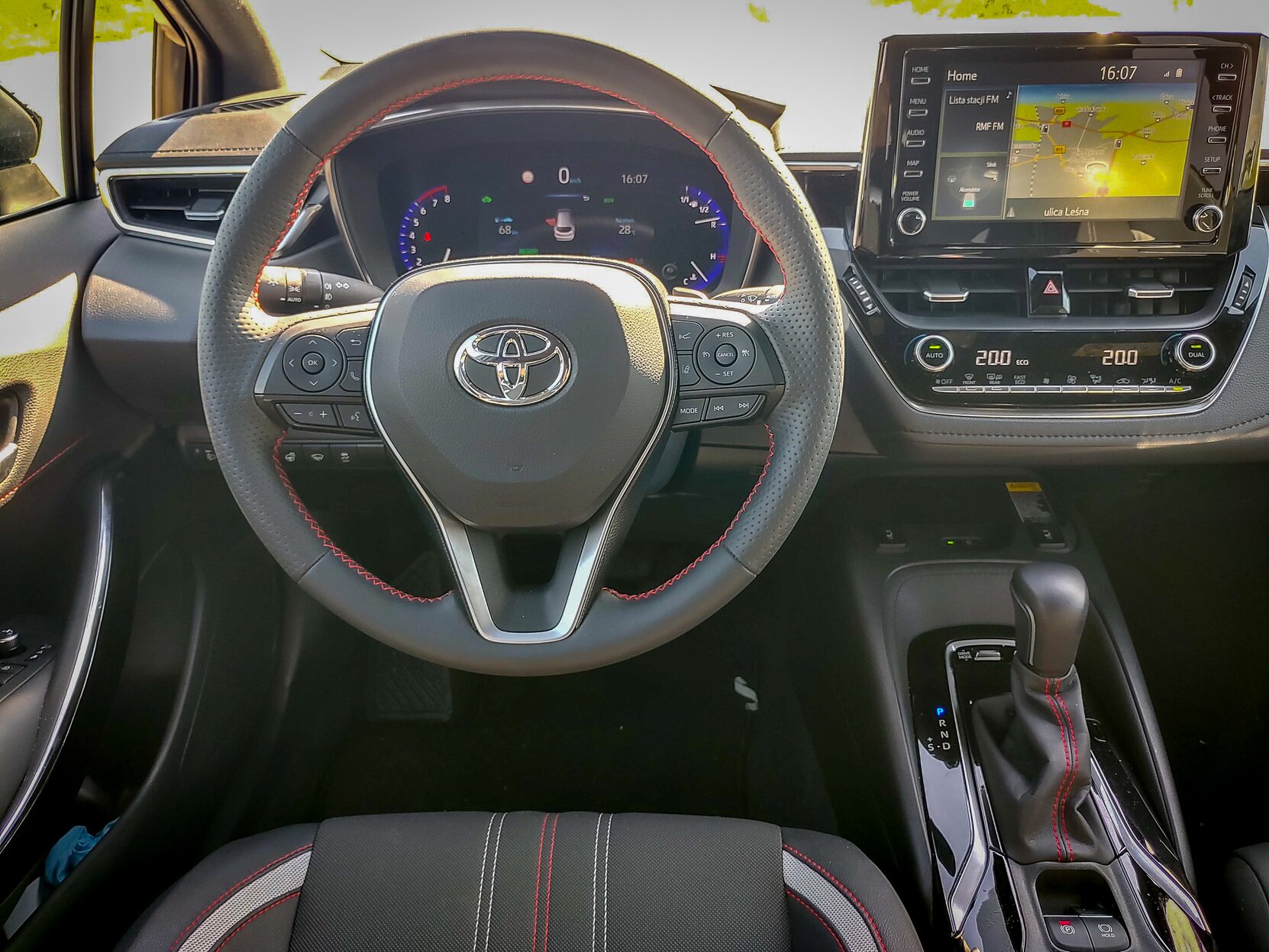 Japońskie kombi z mocną hybrydą. Toyota Corolla GR Sport Dynamic Force ...