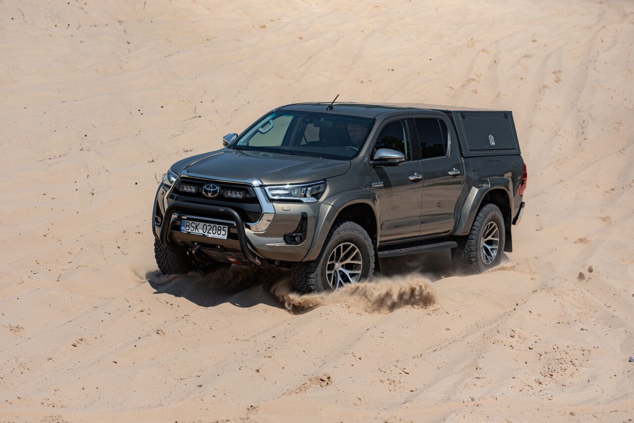 Nowa Toyota Hilux Arctic Trucks. Dla fanów off-roadu - Automotyw