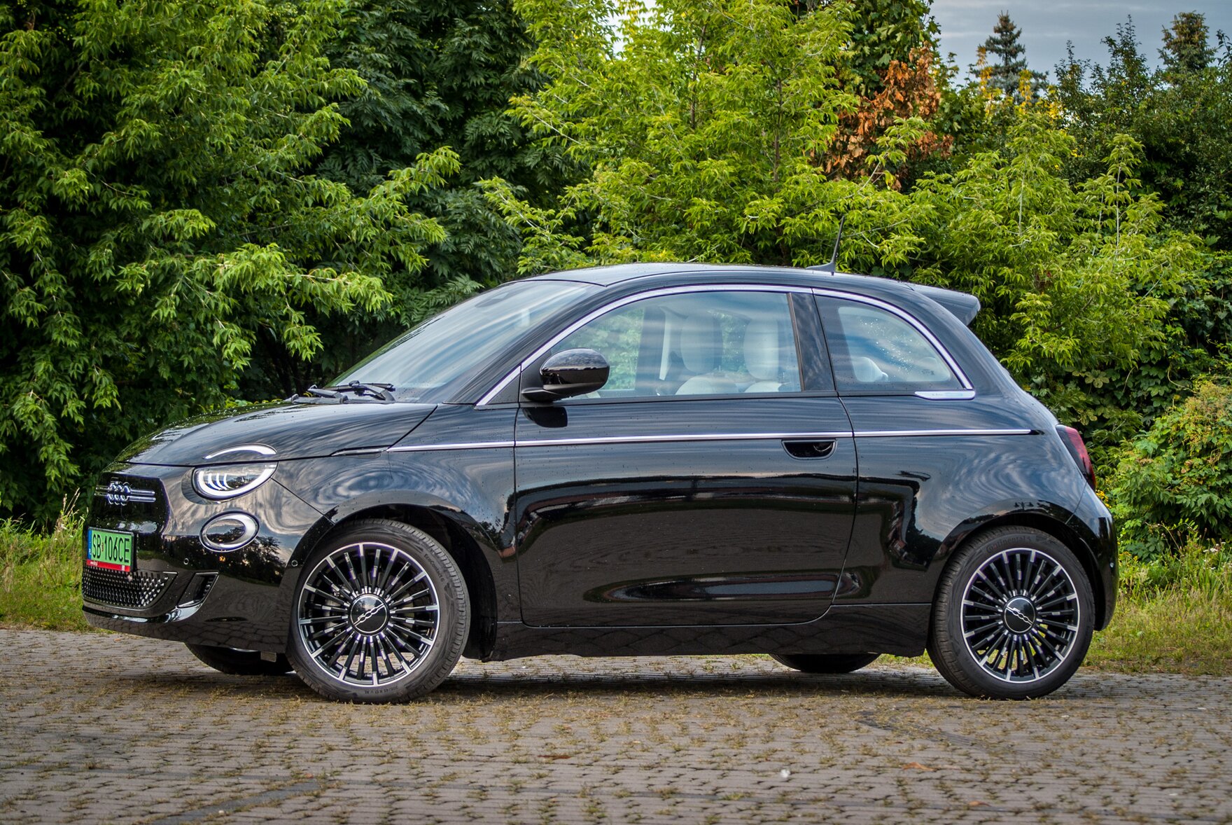 Fiat 500 La Prima 3+1. Stylowy maluch na prąd. Test - Automotyw