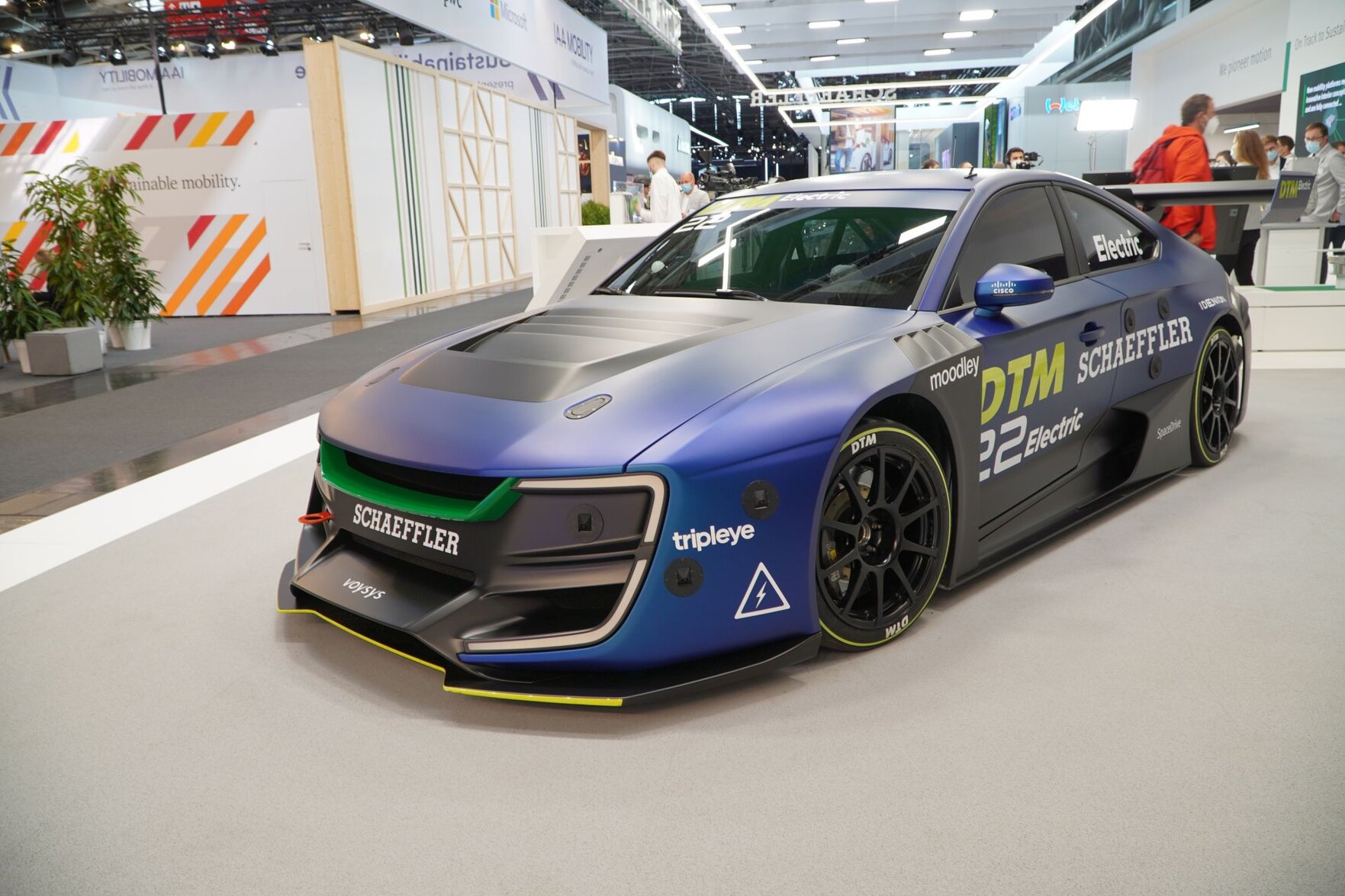 IAA Mobility 2021. Prototyp Schaeffler DTM Electric bez kierowcy ...