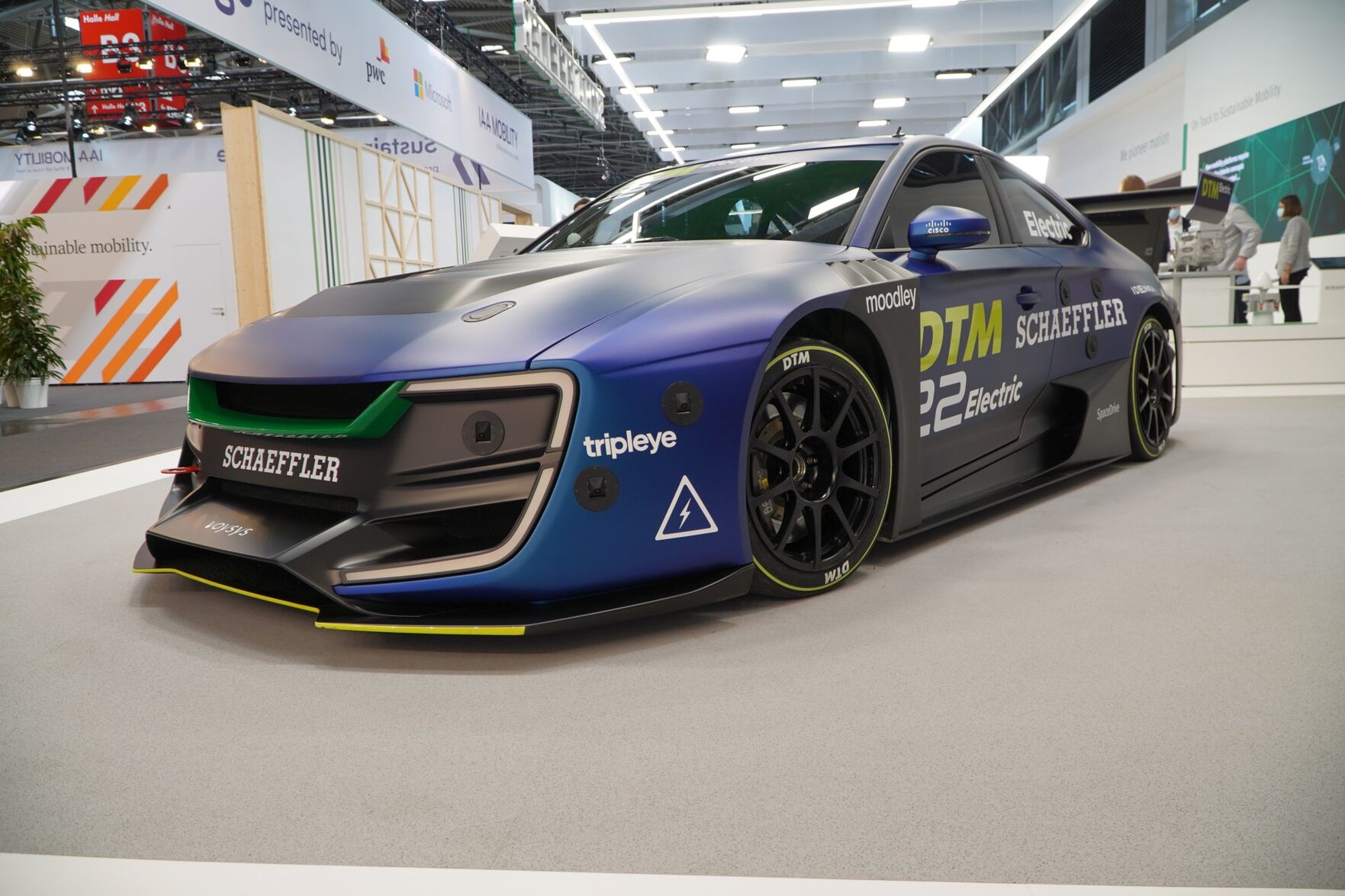 IAA Mobility 2021. Prototyp Schaeffler DTM Electric bez kierowcy ...