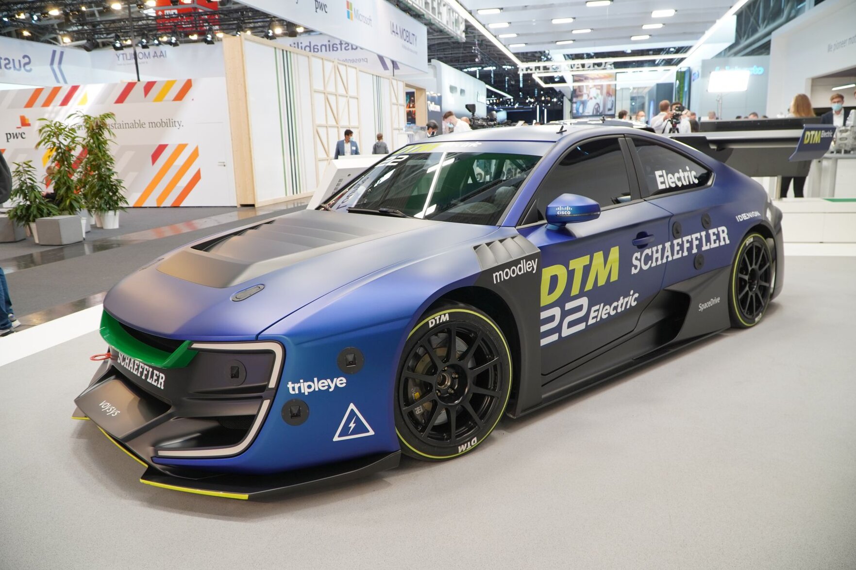 IAA Mobility 2021. Prototyp Schaeffler DTM Electric bez kierowcy ...