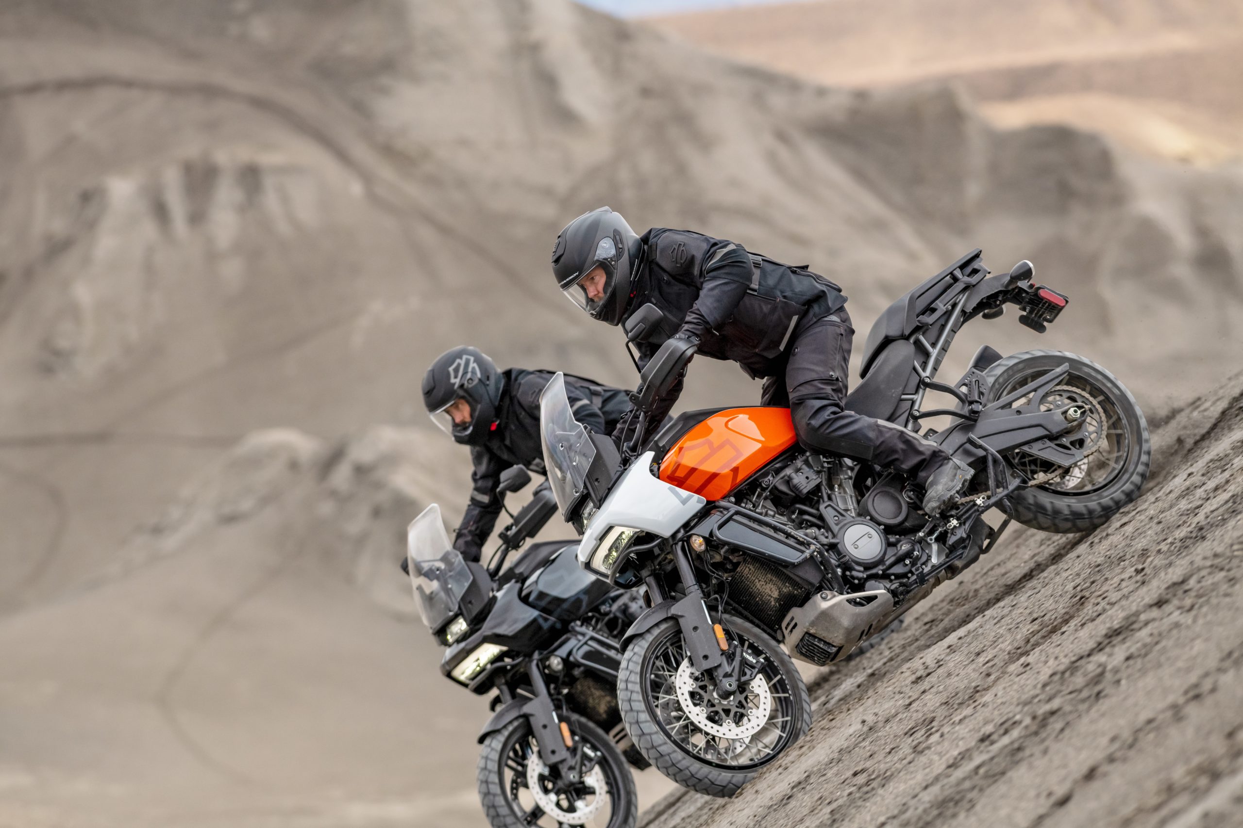 Harley-Davidson Pan America. Legenda wkracza w off-road pewnym krokiem ...