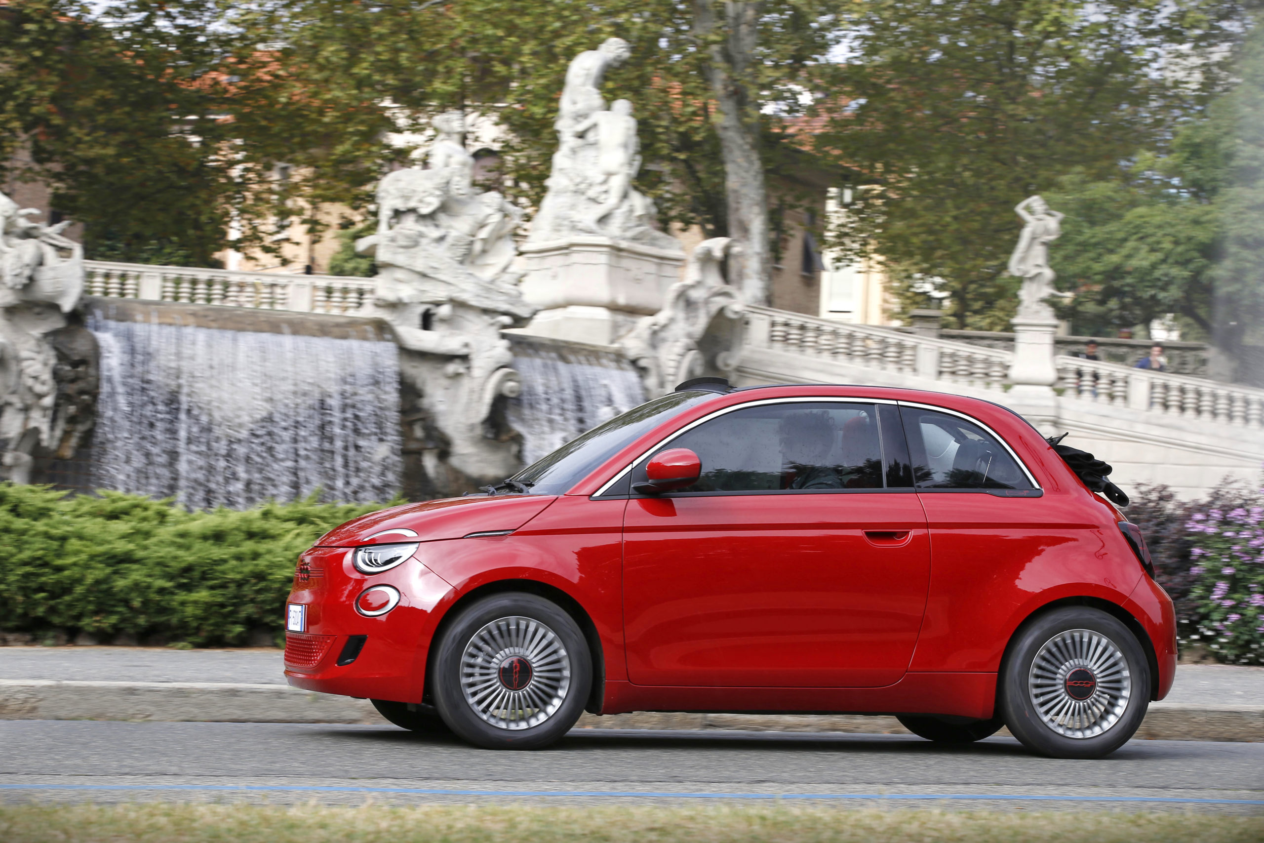 Fiat podał cennik nowego modelu 500(RED) - Automotyw