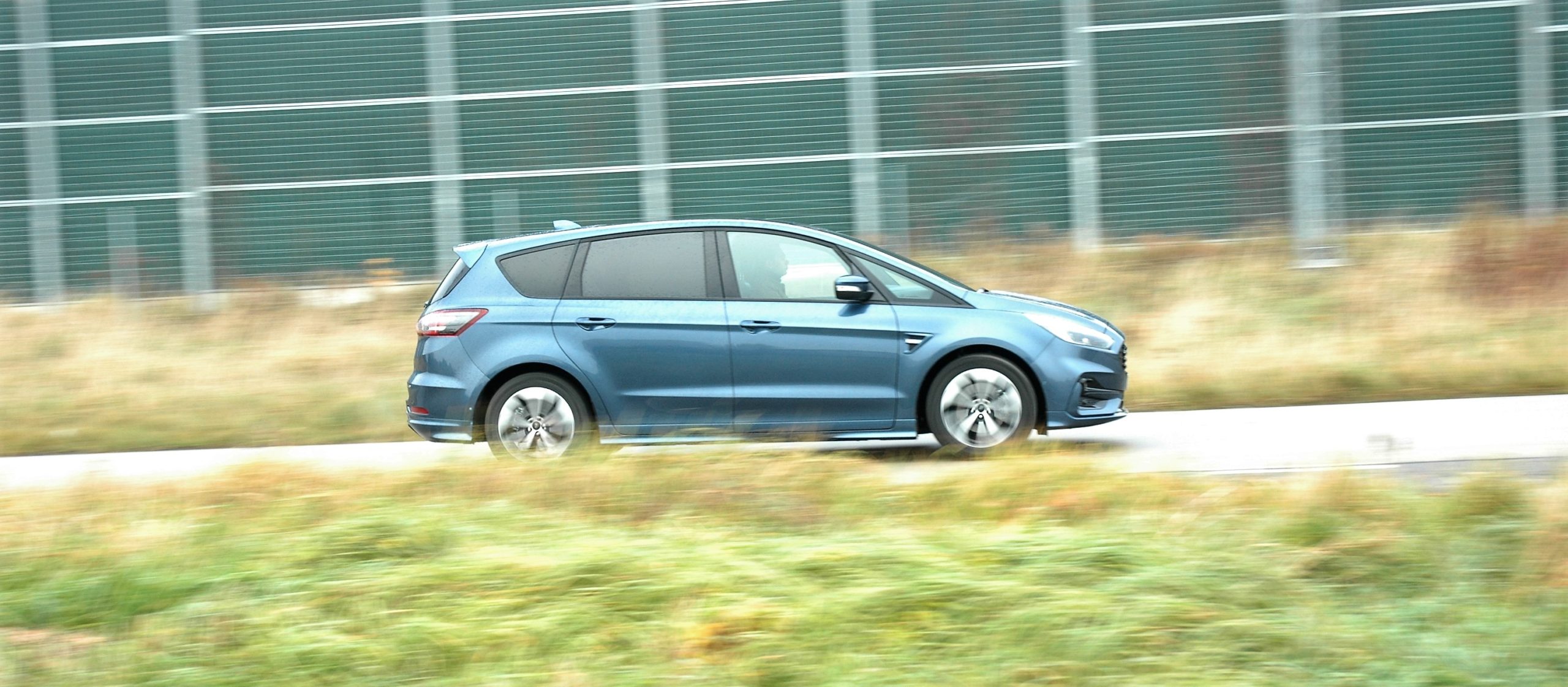 Test. Ford S-Max - rodzinny minivan w hybrydzie? Dlaczego nie! - Automotyw