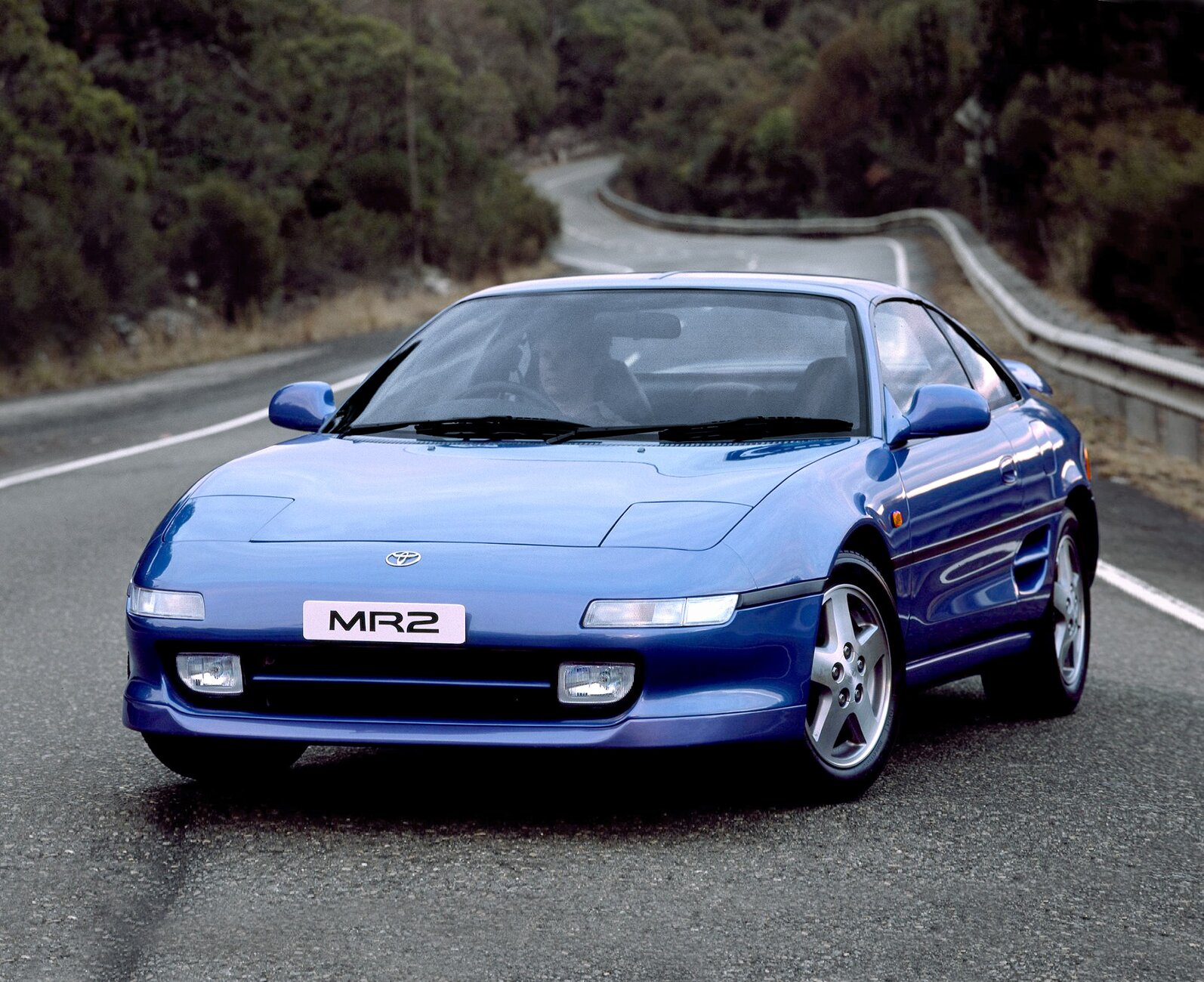 Silnik za plecami, RWD i dobra cena. Oto Toyota MR2 - Automotyw