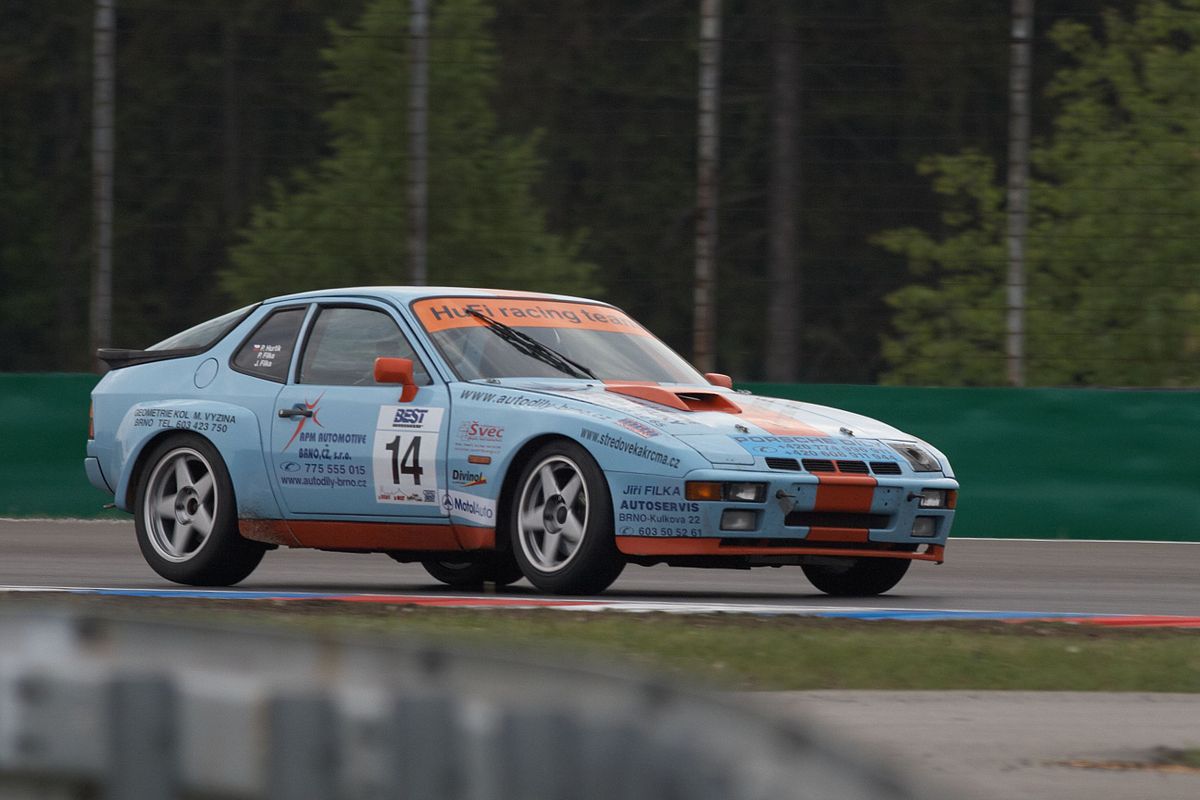 Porsche 924. VW z logo Porsche. Historia modelu - Automotyw
