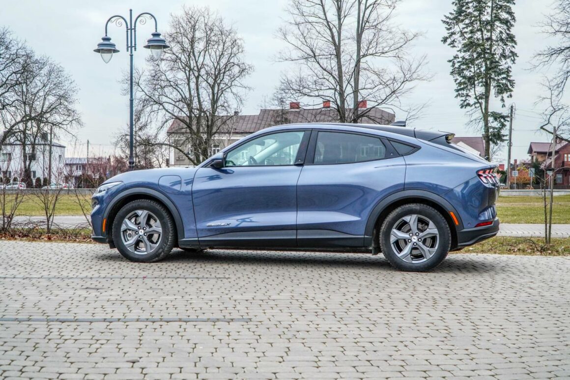 Test. Ford Mustang Mach-E RWD - elektryczny długodystansowiec - Automotyw