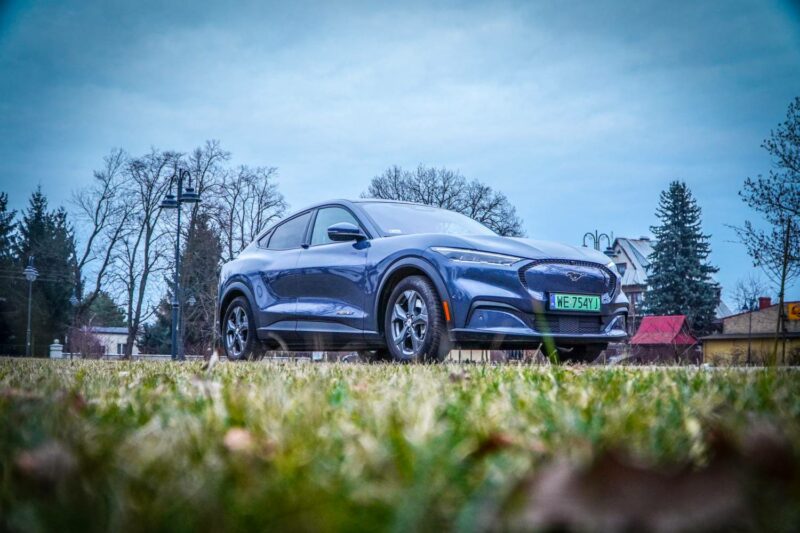 Test. Ford Mustang Mach-E RWD - elektryczny długodystansowiec - Automotyw