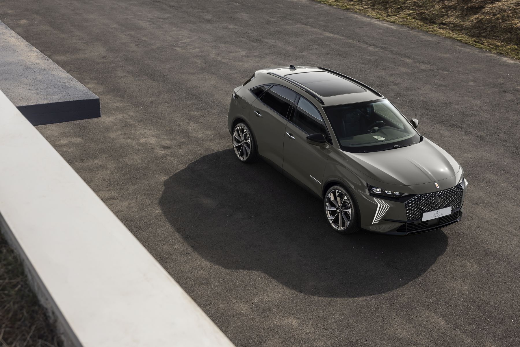 Nowy DS 7. Wyrafinowany komfort i technologia - Automotyw