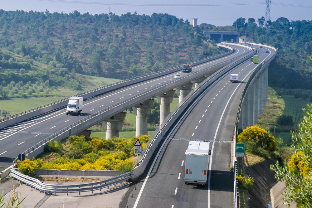 Autostrady w Europie. Gdzie i ile zapłacimy za podróż? - Automotyw