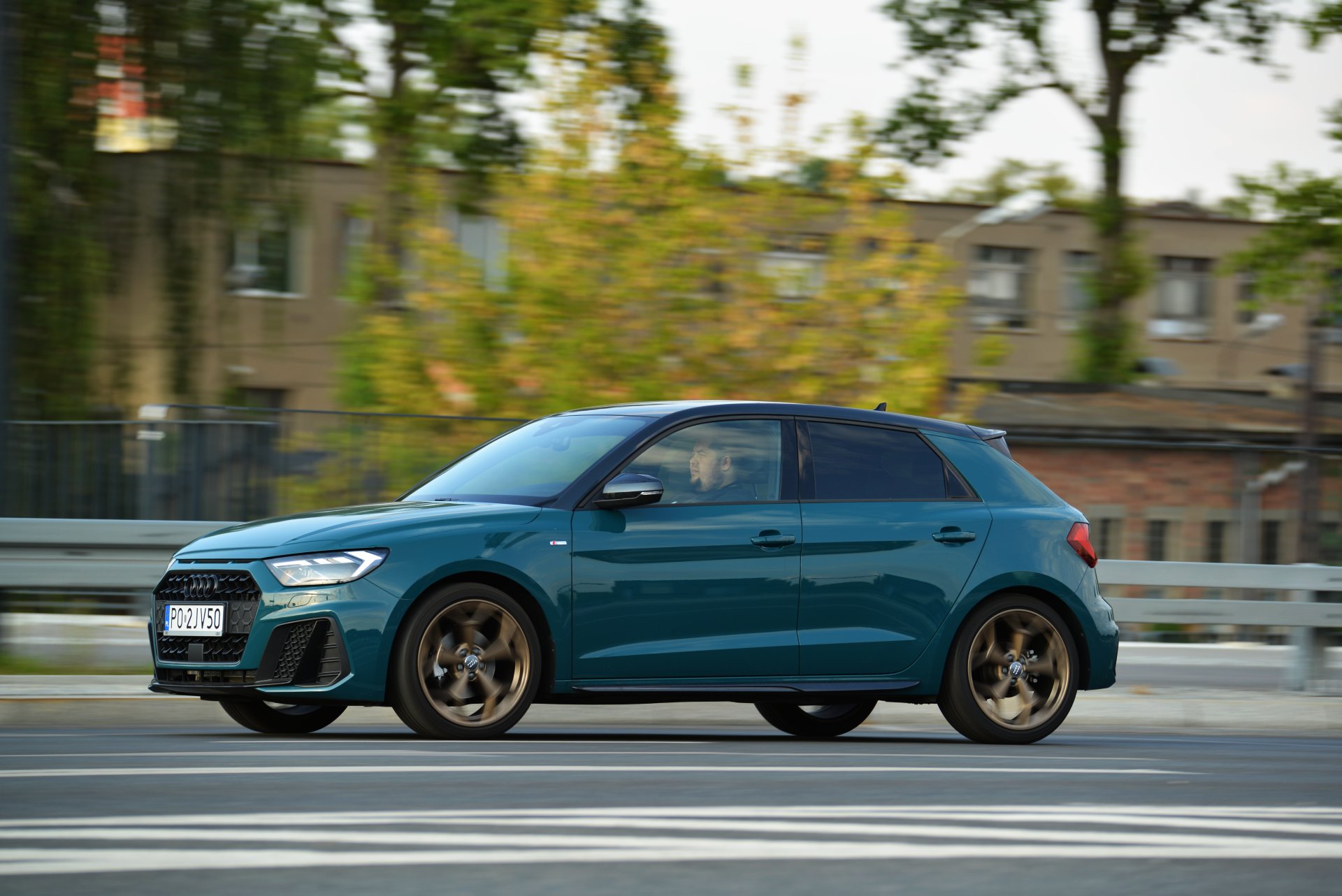 Audi A1 35 TFSI. Efektowny, żwawy i drogi maluch - Automotyw