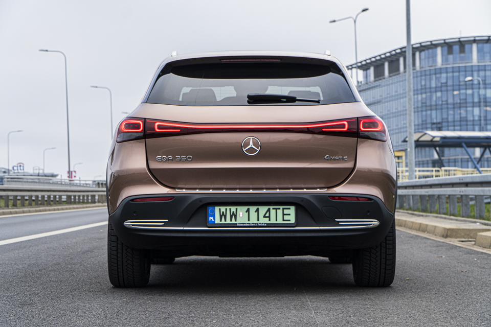 Mercedes-Benz EQA 350 4Matic. Niewielki, premium i prawie 300 KM ...