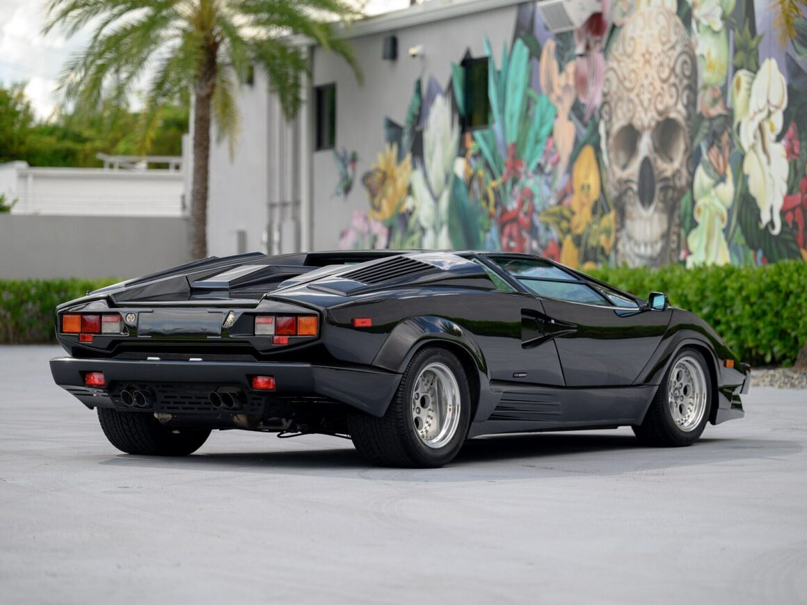 Prawie nowe Lamborghini Countach na sprzedaż. Cena? Wysoka