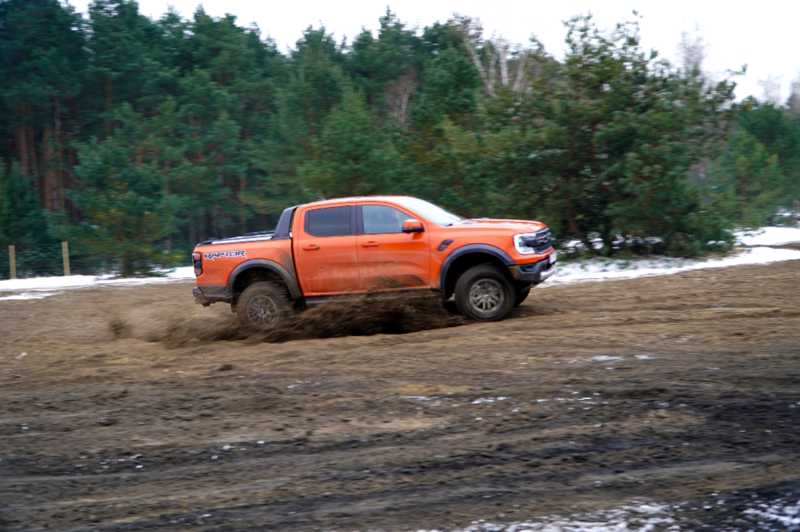 Ford Ranger Raptor - terenowy zawadiaka. Daje możliwości!