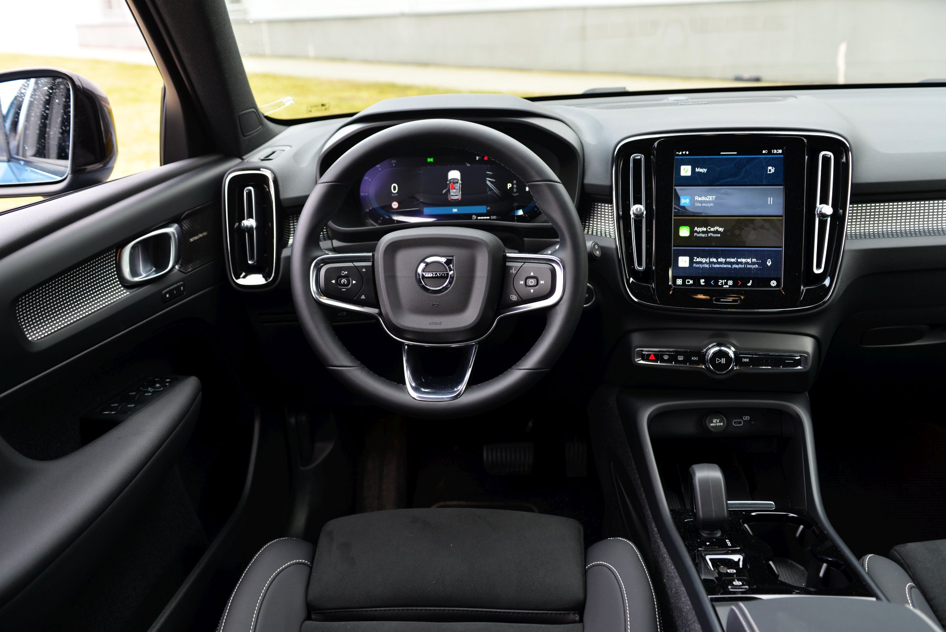 Lexus UX 250h czy Volvo XC40 B3? Dwa sposoby na hybrydę - Automotyw